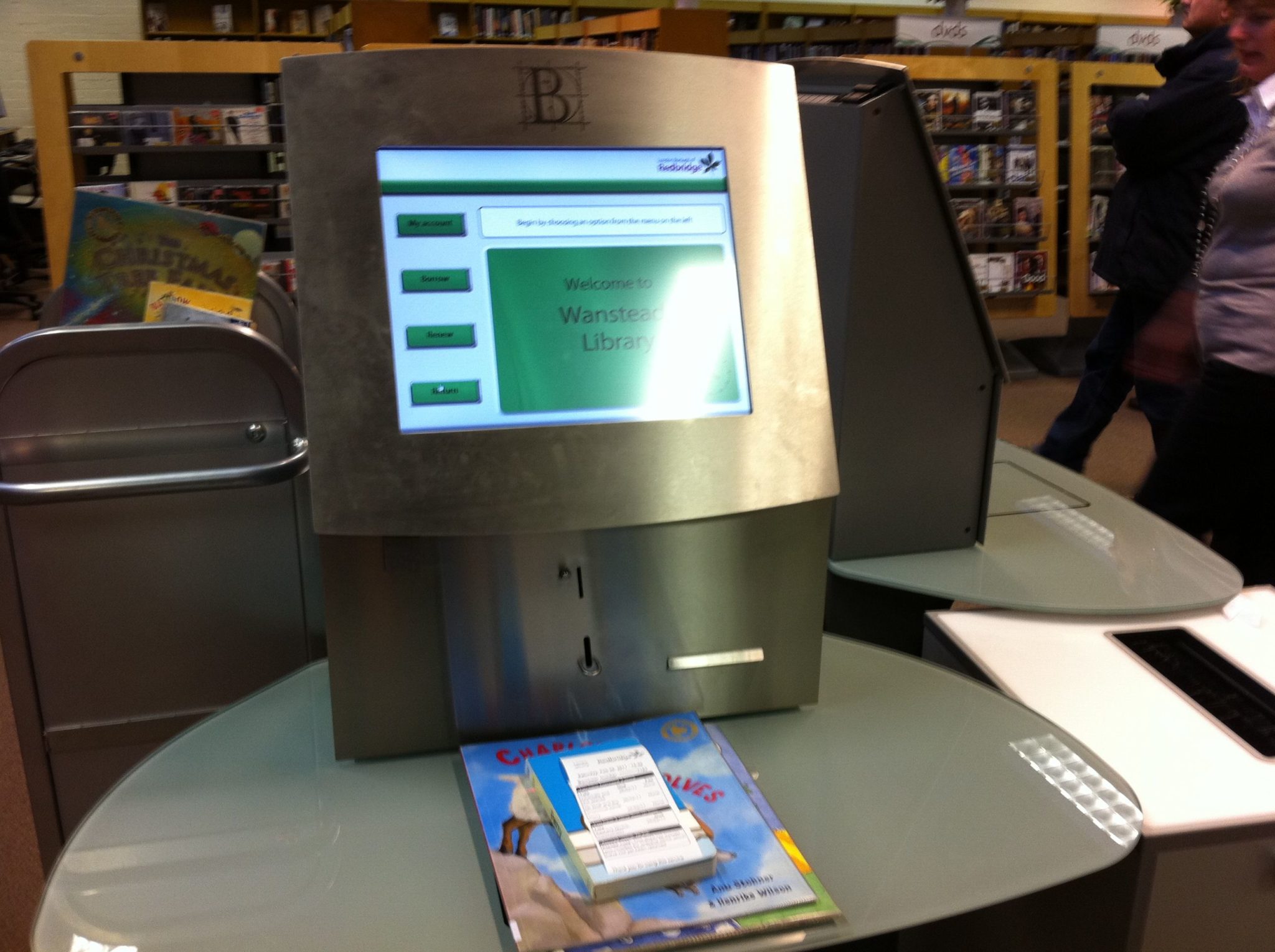 Inside the new-ish Wanstead Library – Wansteadium